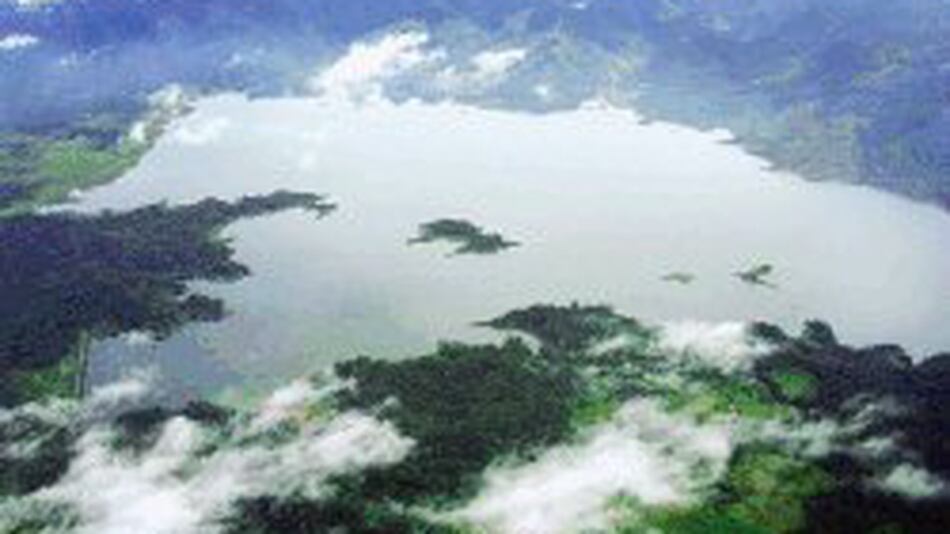 Bajo nivel de represa Arenal causará aumento en luz - La Nación