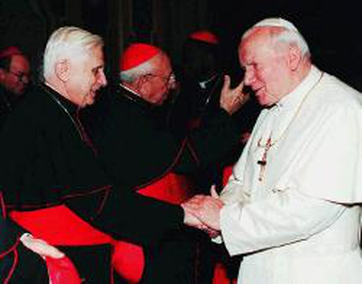 Cardenal Ratzinger dice que el Papa “está mal” de salud - La Nación