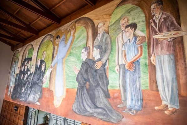 Así rescatan tres murales, pintados por la tica Margarita Bertheau en ...