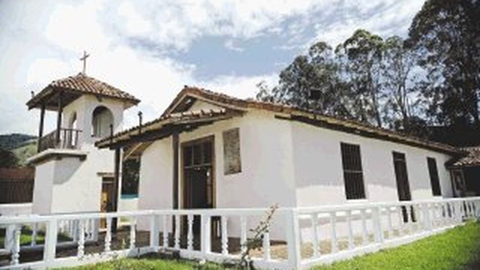 Iglesia en Cartago vuelve a vestir sus galas coloniales - La Nación