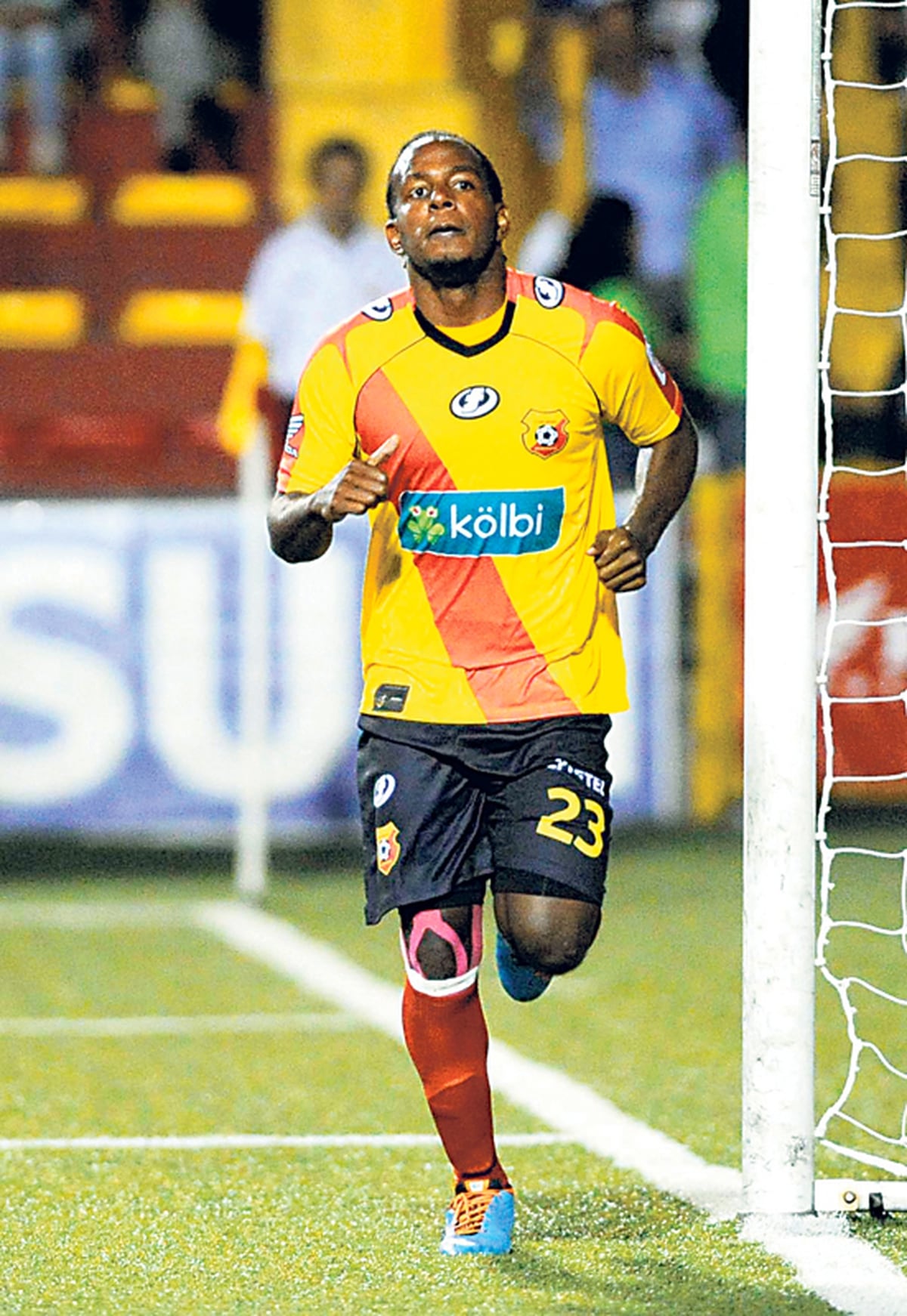 Errol Daniels le gana todos los récords a Víctor ‘Mambo’ Núñez - La Nación