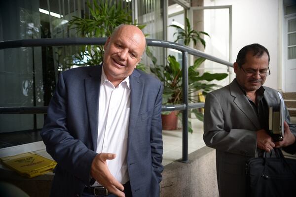 Aarón Sequeira - Autores - La Nación