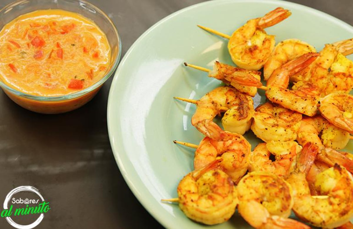 Pinchos de camarón con salsa caribeña - La Nación