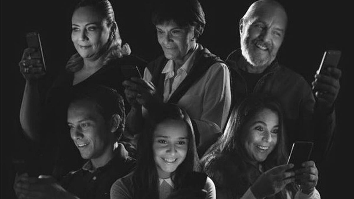 María Torres sigue el festejo de sus 40 años en la actuación con obra ...