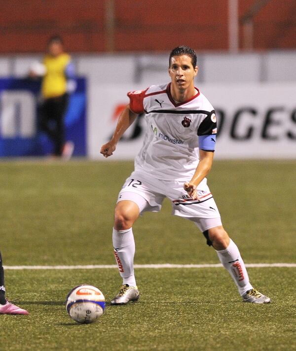 Alajuelense concertó venta de Pablo Gabas al Querétaro - La Nación