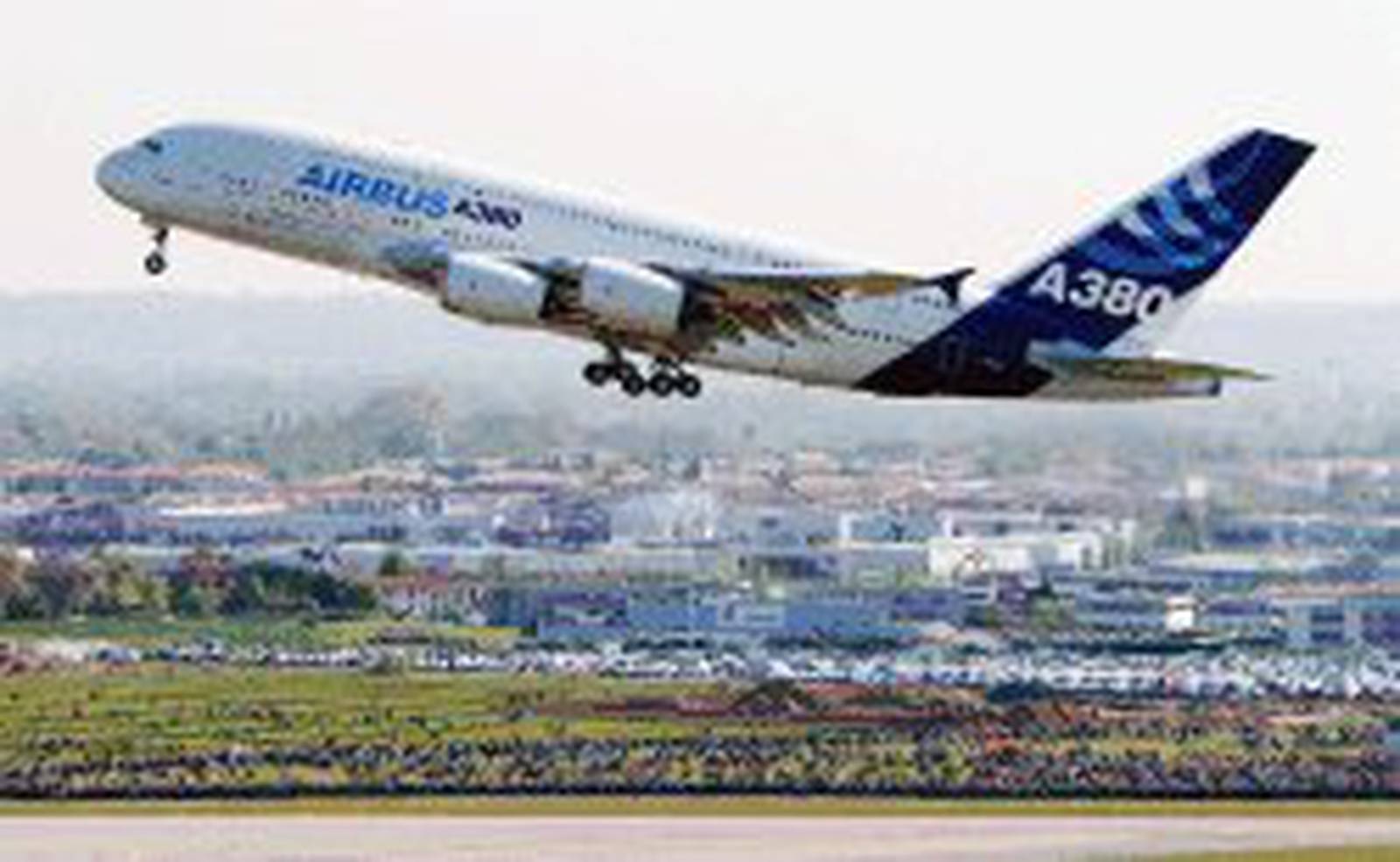 El Airbus A-380 cumplió con éxito su primer vuelo de prueba | La Nación