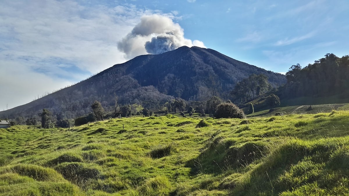 Nueva erupción del volcán Turrialba supera los 2.000 metros de altura ...
