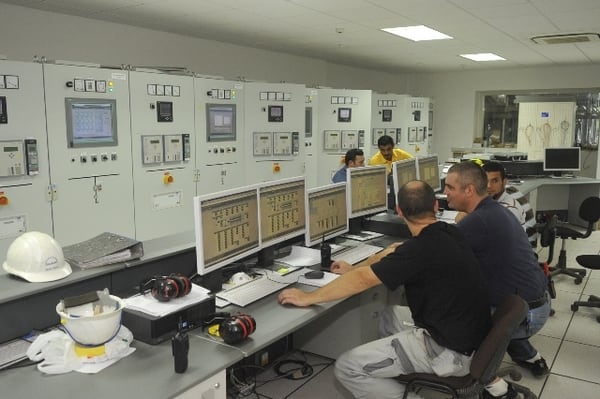 Planta térmica Garabito ya funciona a media máquina - La Nación