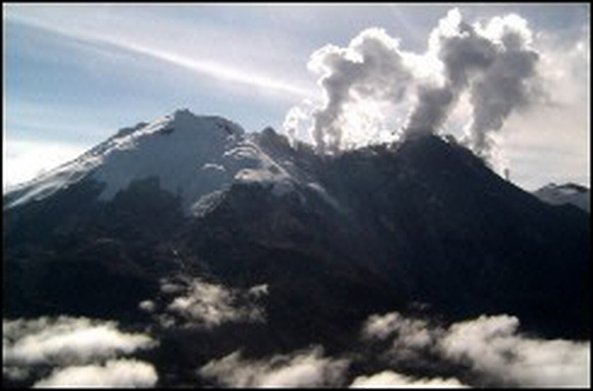 Miles de evacuados en el sur de Colombia por erupción de volcán - La Nación