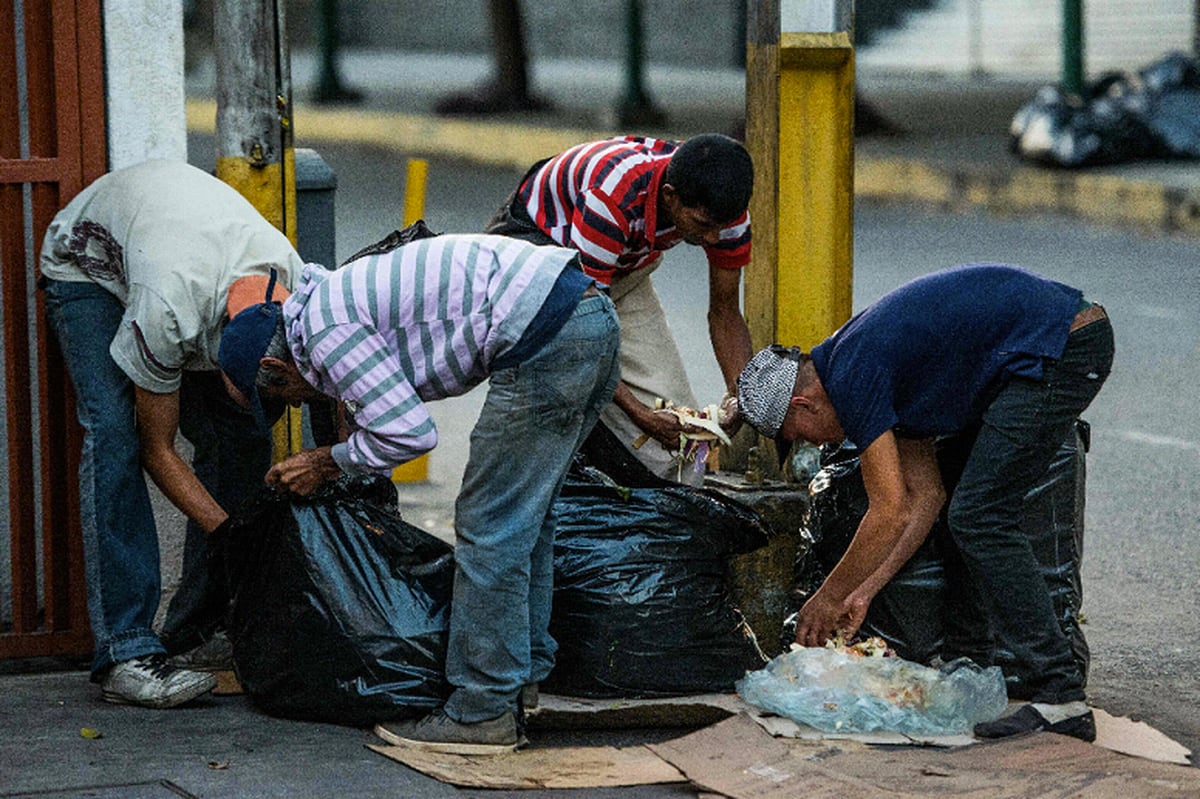 Crónica: En Venezuela muchos comienzan a comer de la basura para no ...