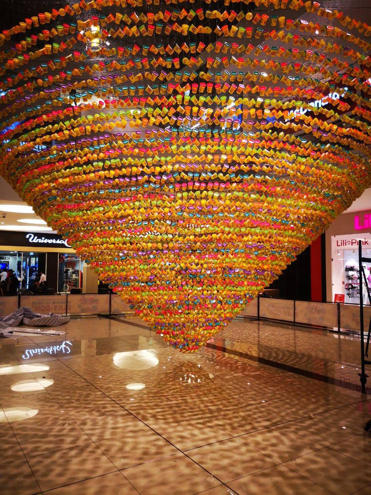 Niños celebran su día creando junto al artista Francesco Bracci “la ...
