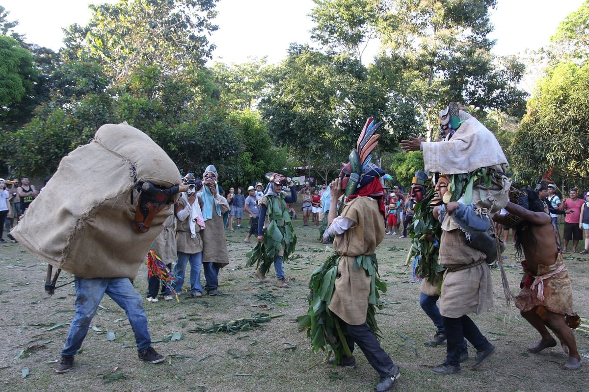 Borucas invitan a turistas a presenciar su ancestral ‘juego de los ...