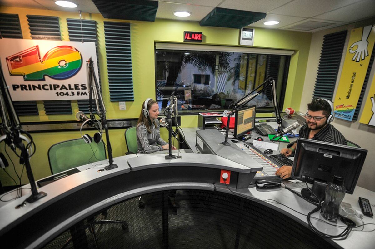 Los 40 Principales busca locutor - La Nación