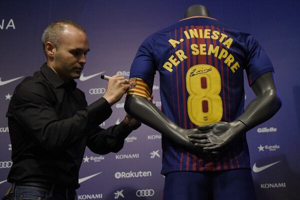 Andrés Iniesta renueva con el Barcelona "de por vida" - La Nación