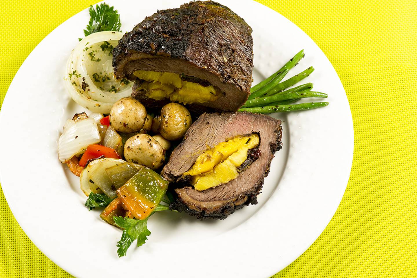 Receta: Punta de solomo rellena con piña y mango | La Nación