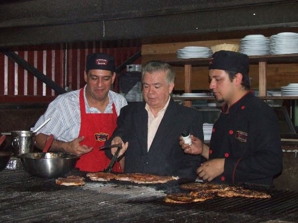 Padre Delgado publica hoy libro sobre su vida en la cárcel - La Nación