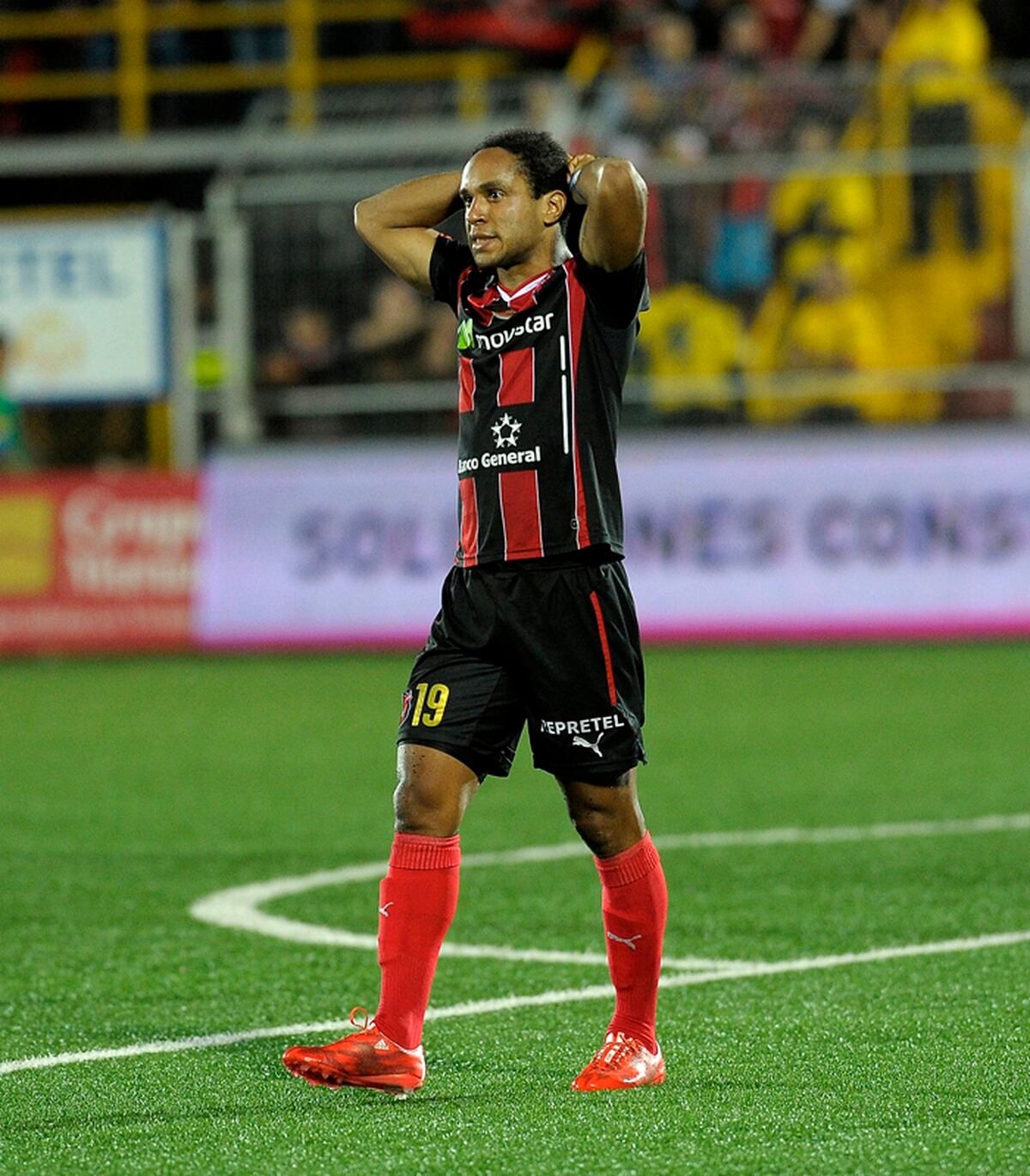 Jonathan McDonald no sigue en Alajuelense - La Nación