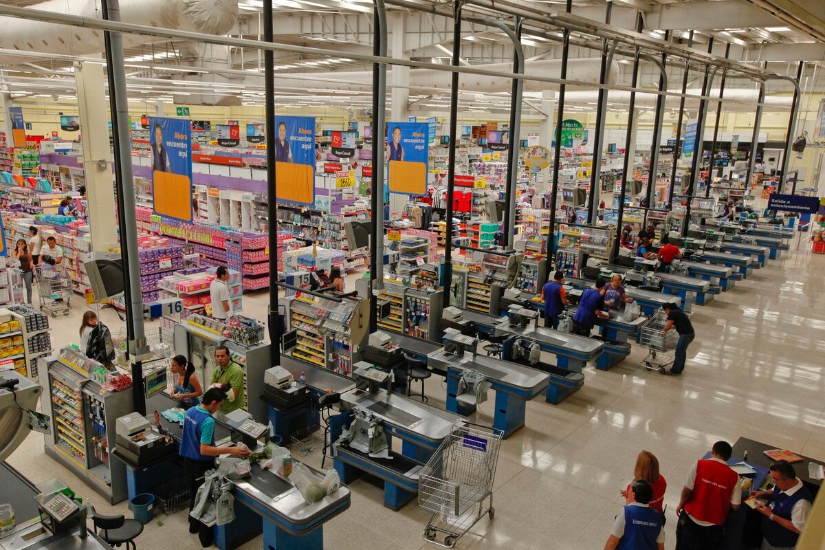 Walmart reclutará a 100 personas del cantón de Santa Ana - La Nación