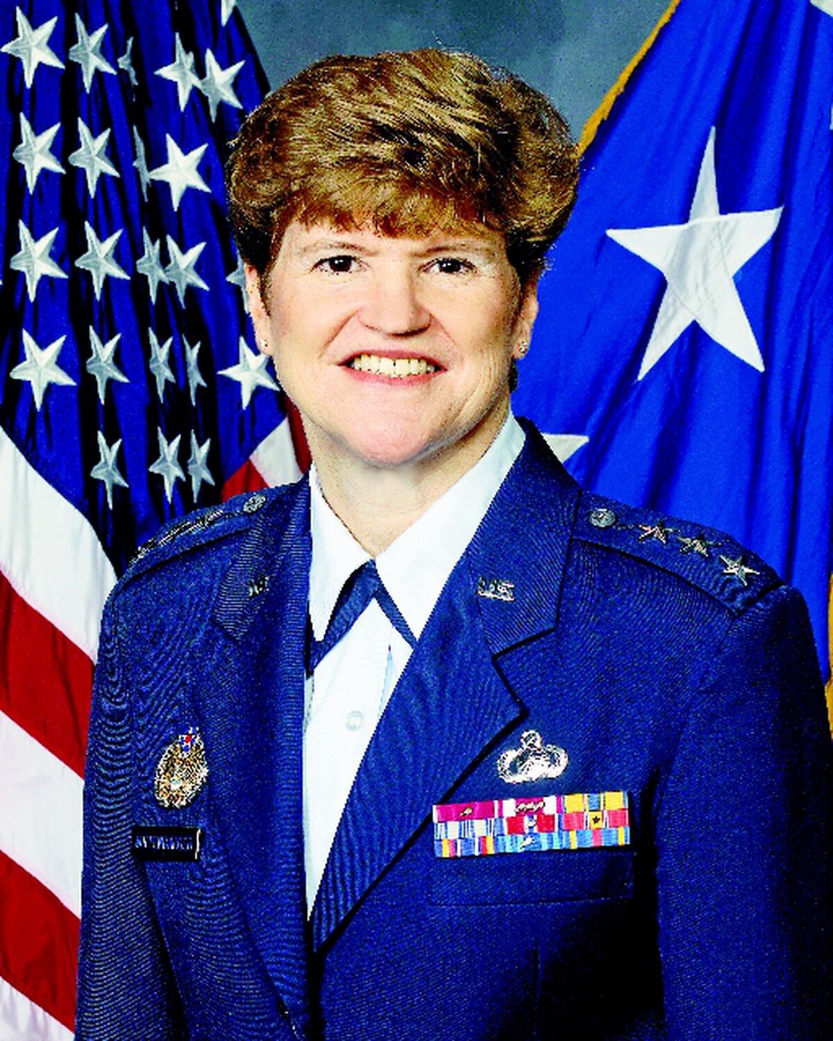 Primera general de cuatro estrellas en aviación de EUA - La Nación