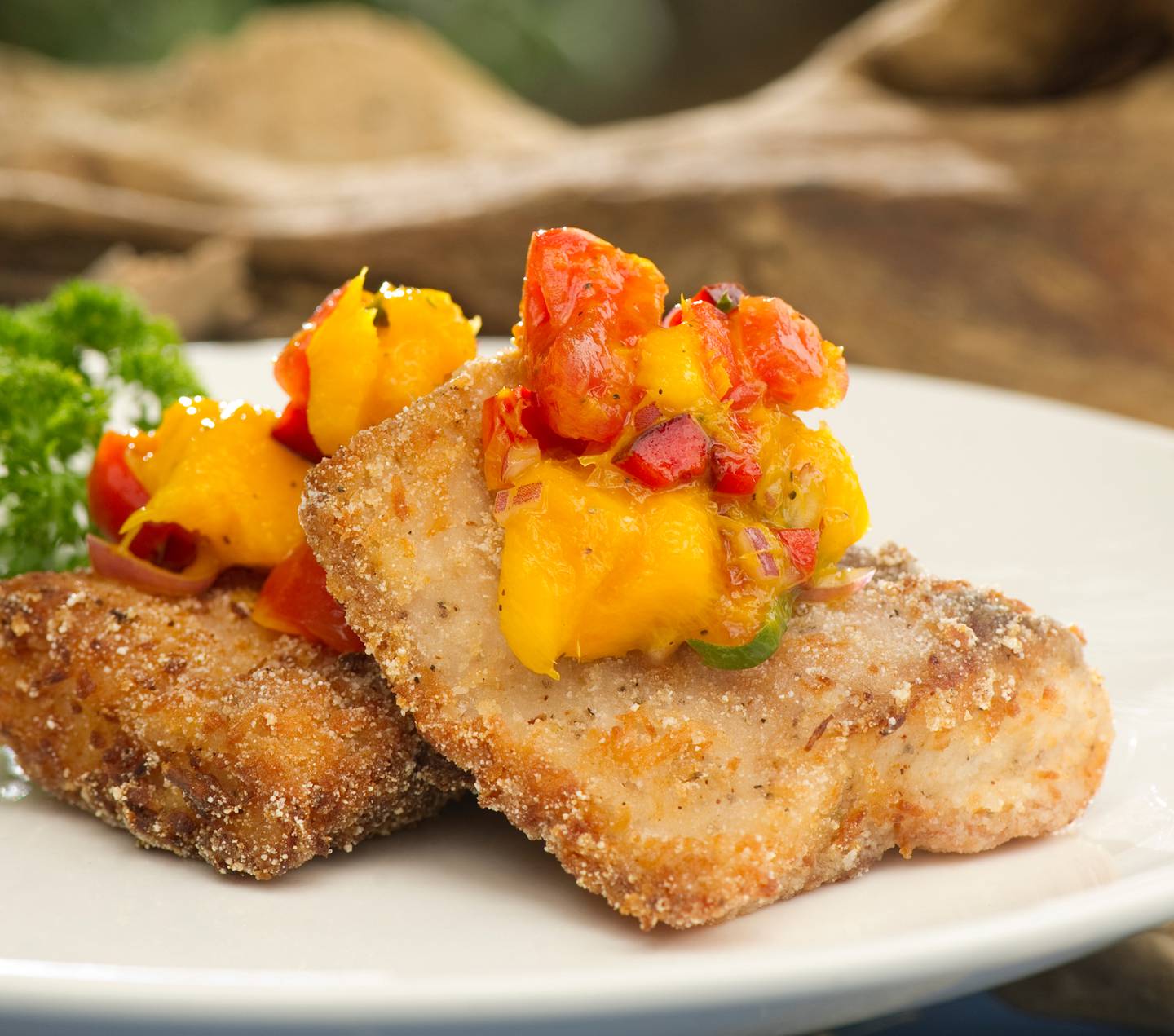 Dorado empanizado con coco y salsa de mango | La Nación