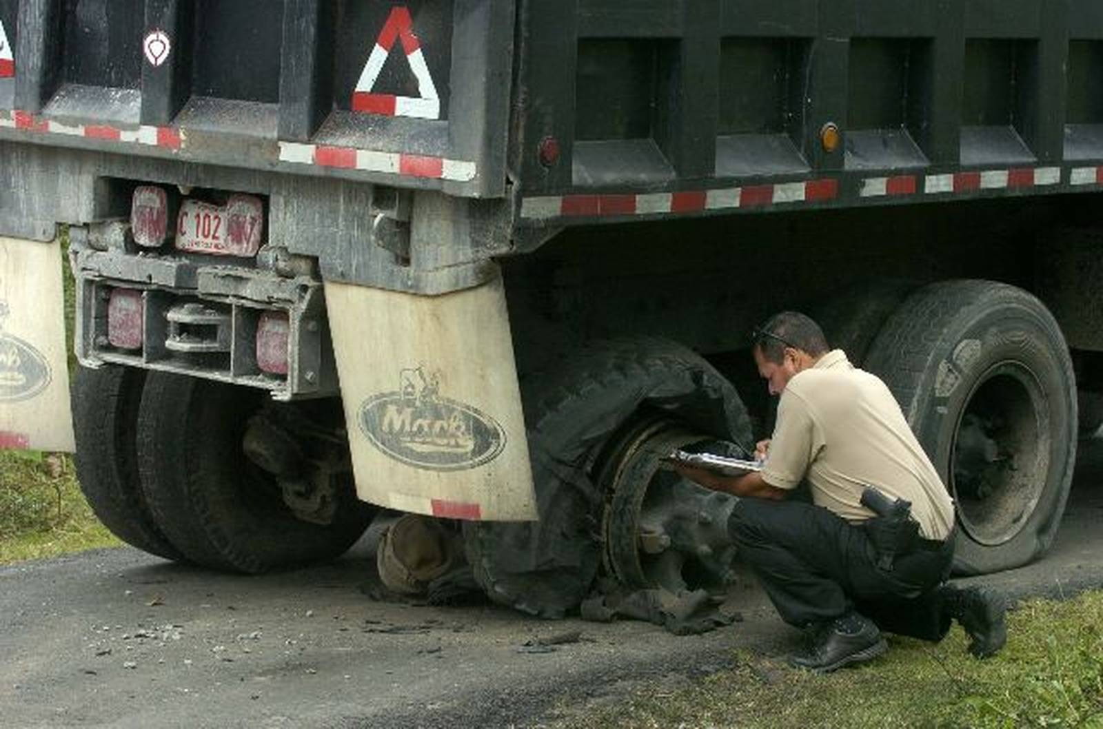 Explosión de llanta mata a empleado de finca ganadera | La Nación