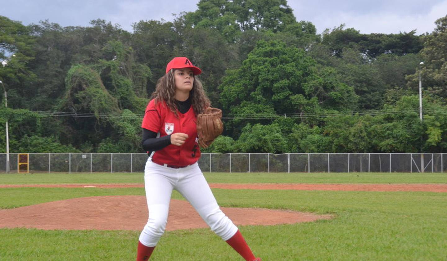 Mujer beisbolista presenta demanda alegando exclusión por género en ...