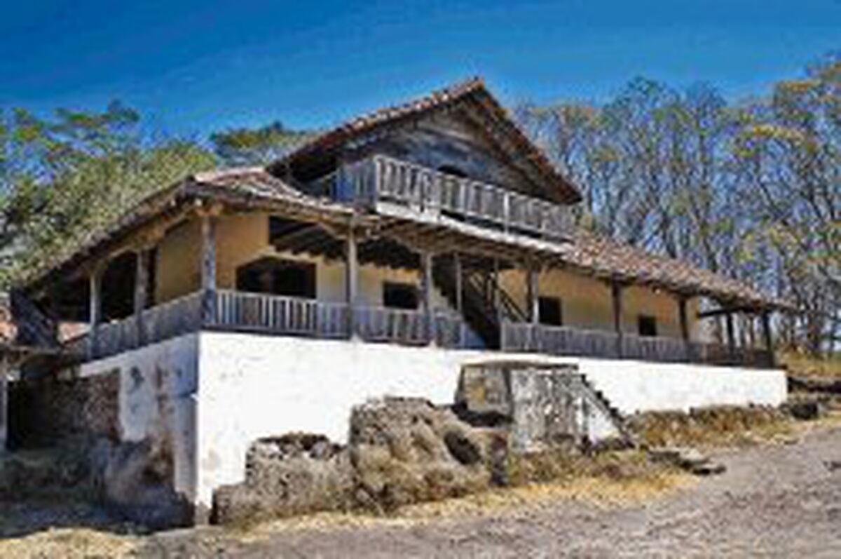 La casona de Santa Rosa - La Nación
