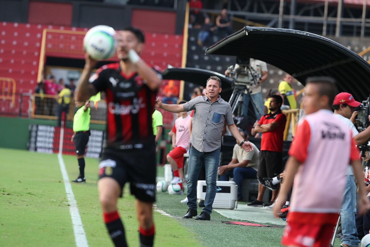 Wílmer López confiesa su deseo de continuar como técnico de Alajuelense ...