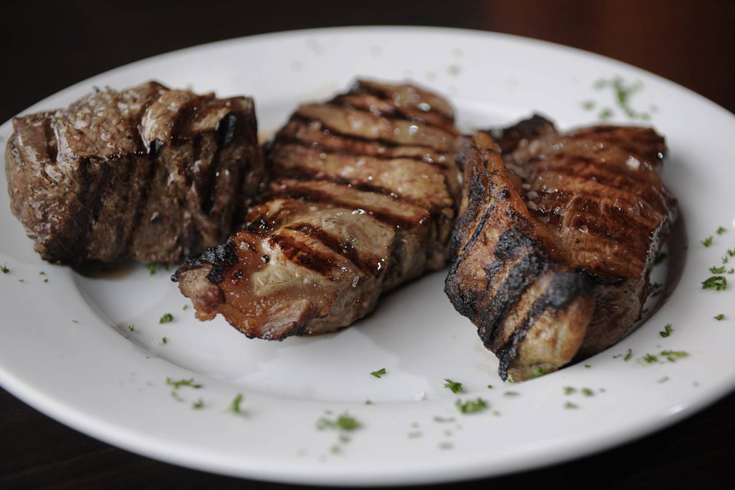 El Novillo Alegre lleva el placer de la carne a la parrilla a Alajuela ...