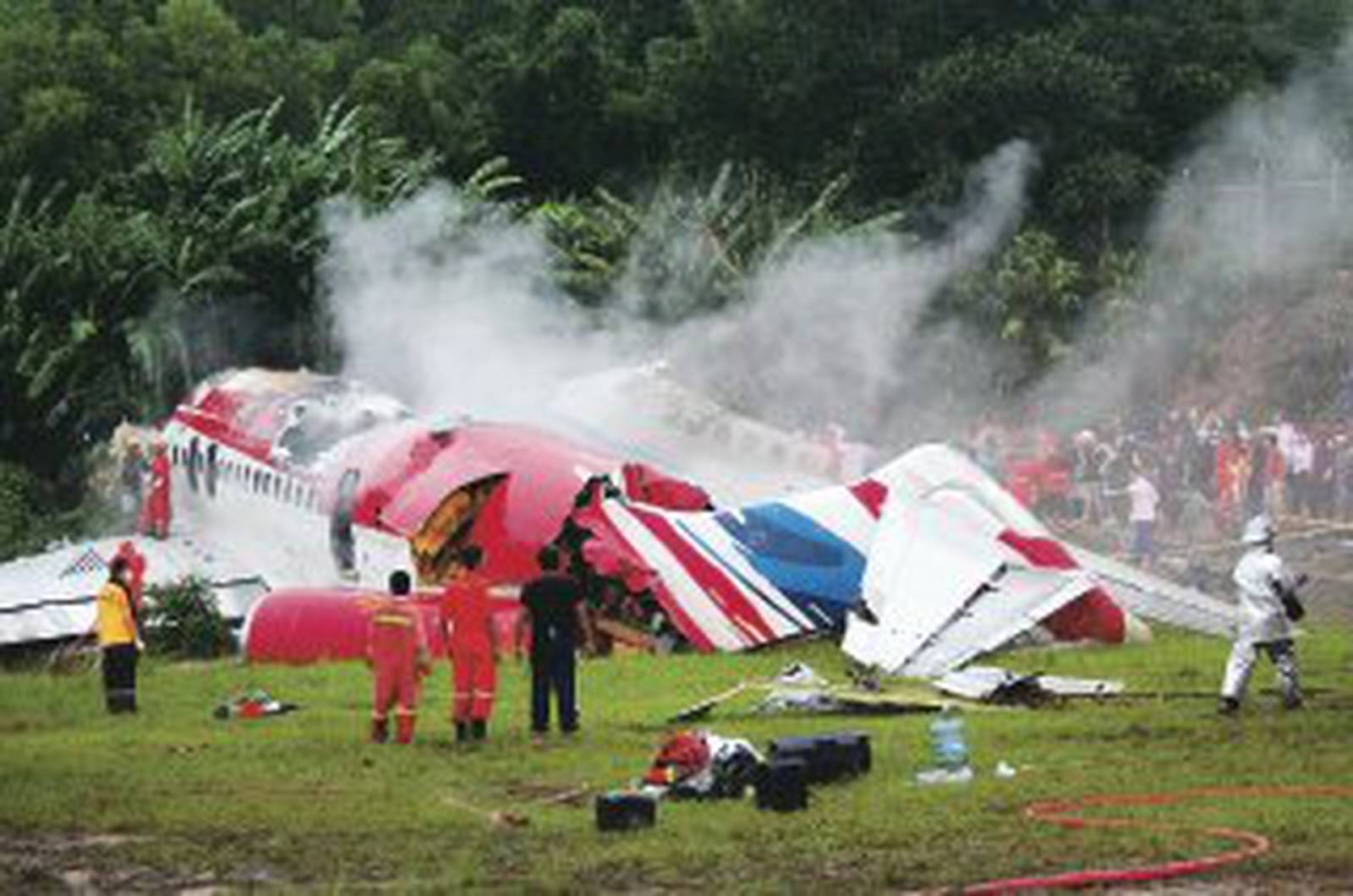 Mueren 88 al caer avión en isla de sur de Tailandia | La Nación
