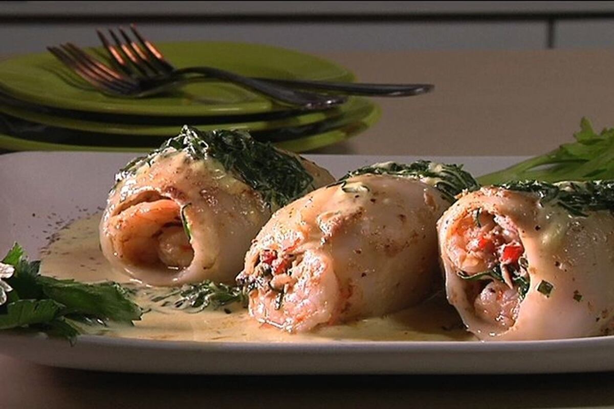 La receta: Calamares rellenos de camarones con atún - La Nación