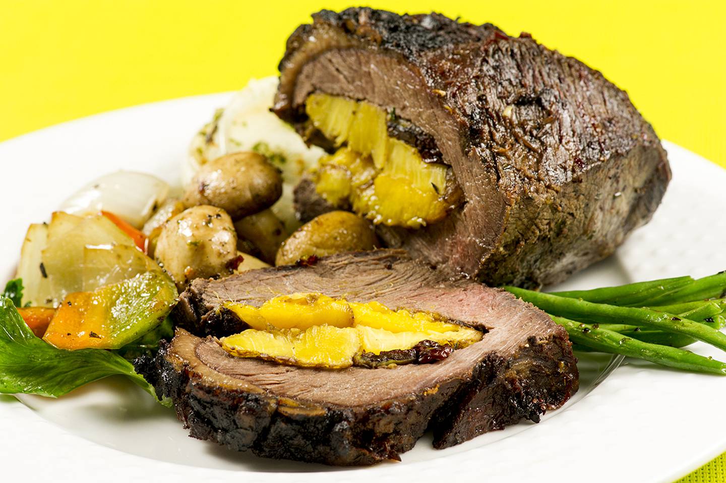 Receta: Punta de solomo rellena con piña y mango | La Nación