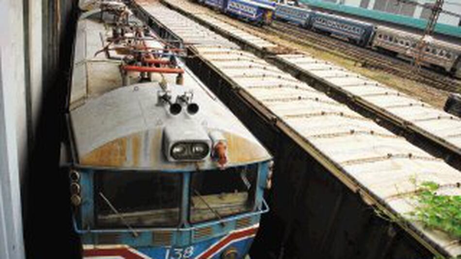 Incofer desaprovecha 11 locomotoras eléctricas - La Nación