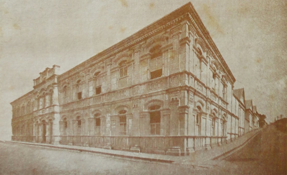 Centenario de la apertura de la Escuela Normal - La Nación