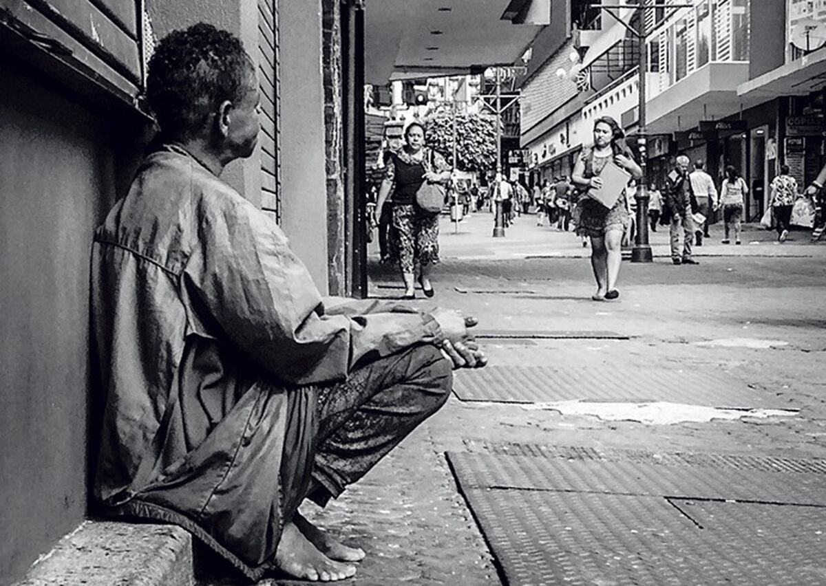 Indigencia presiona a municipios por atención - La Nación