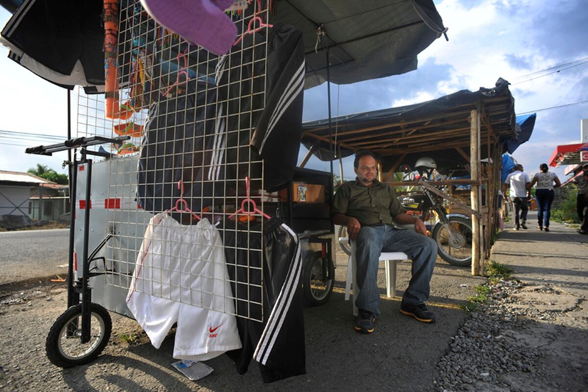 Gobierno intenta castigar con cárcel el contrabando hormiga - La Nación