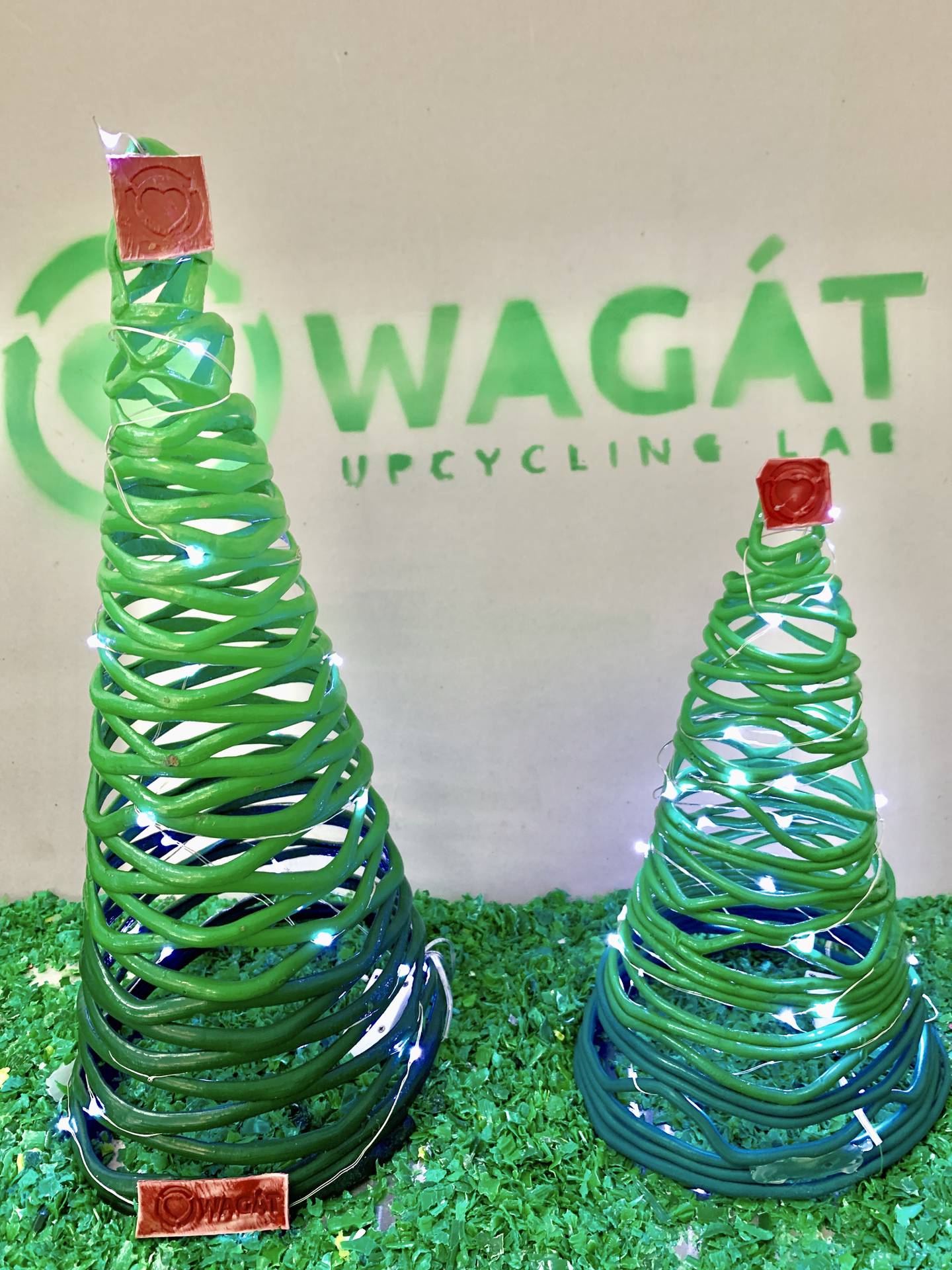 Arte con plástico reciclado: ticas vuelven los desechos en productos ...