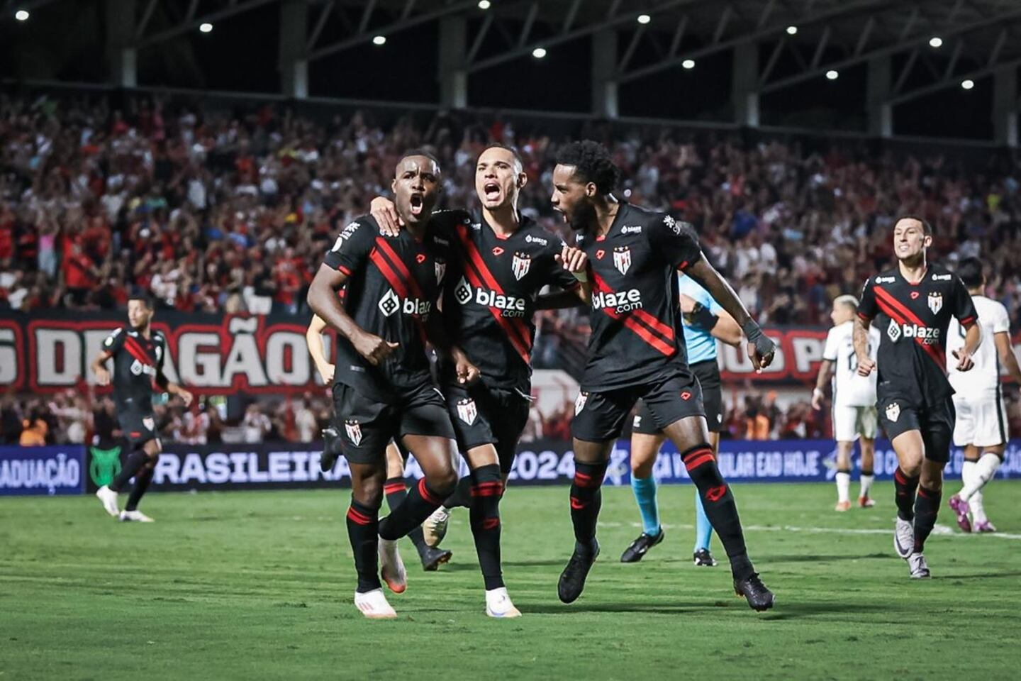 Joel Campbell consigue su primer gol en el fútbol de Brasil | La Nación