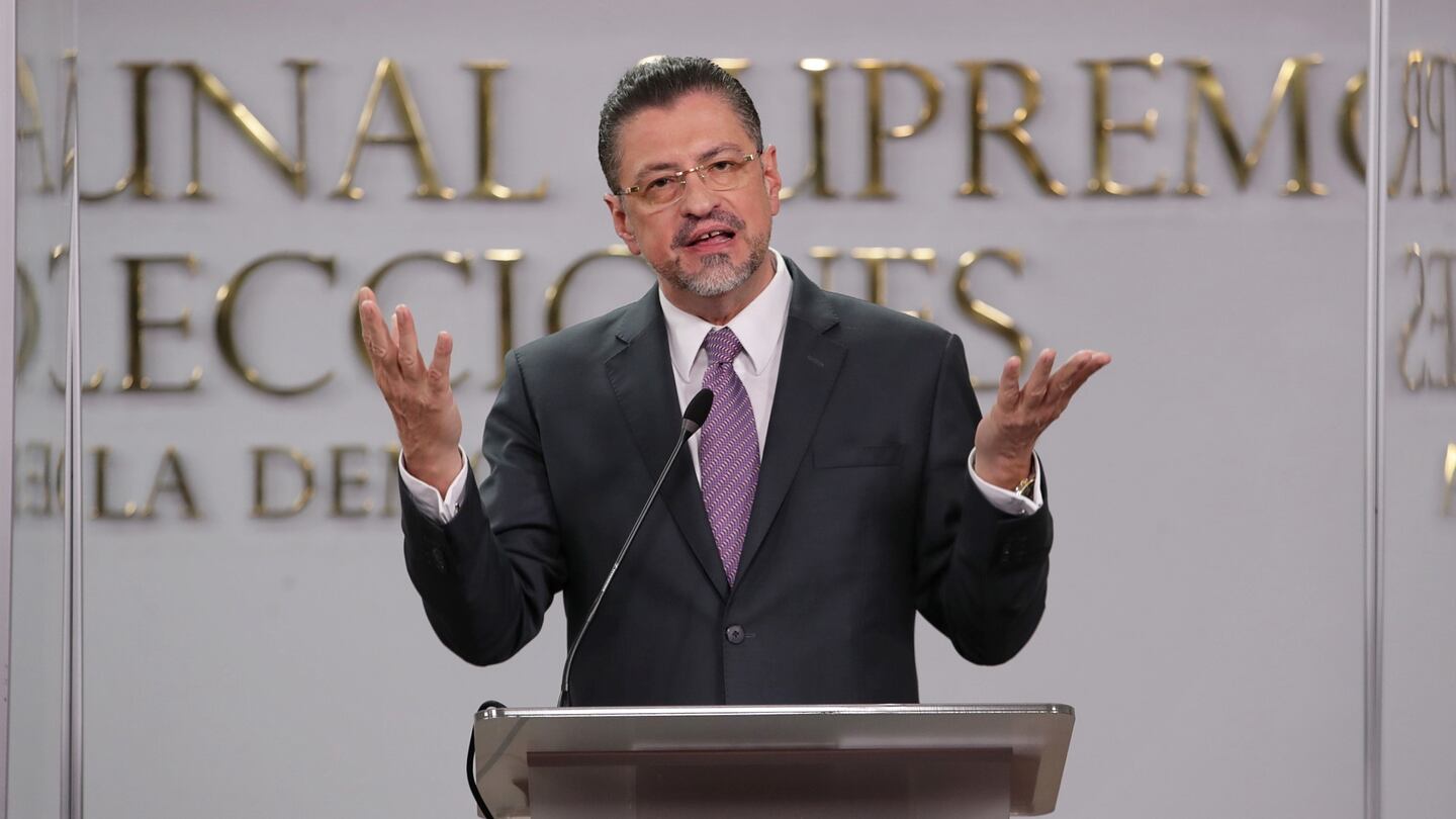 TSE da curso a amparo electoral contra Rodrigo Chaves y le apercibe por ...