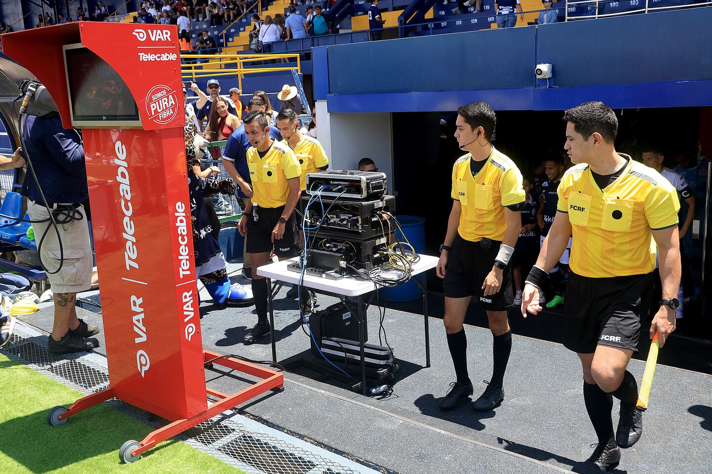 VAR: así funciona y por esto hay jugadas que el árbitro no revisa en ...