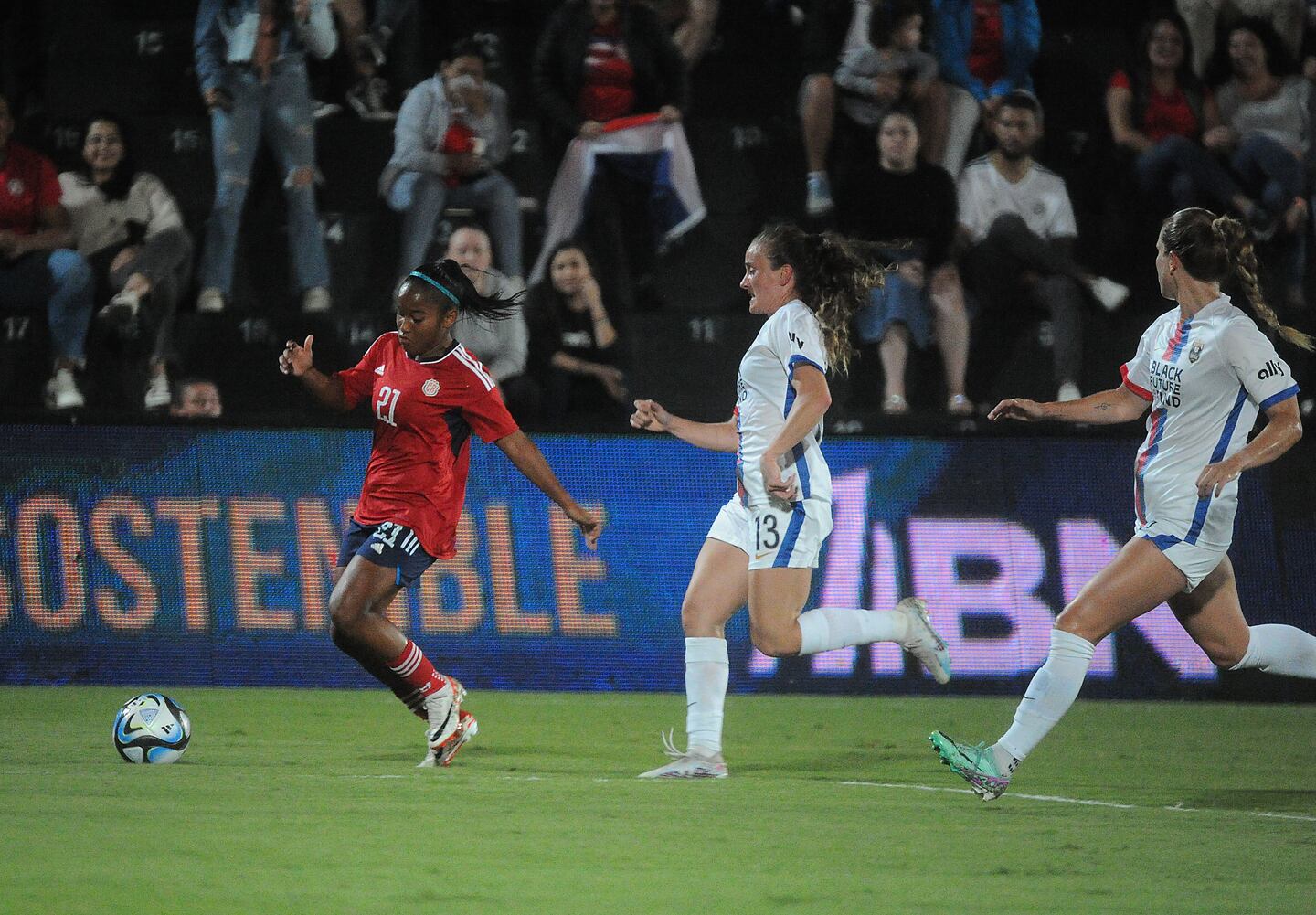 Sheika Scott fue la más atrevida en amistoso de la Selección Femenina ...