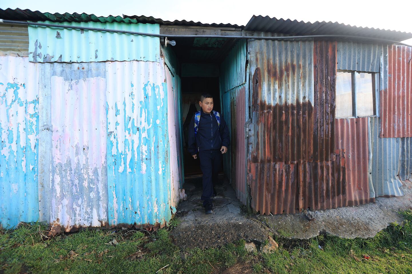 Fotos del primer día de clases de Edwin, el niño de 11 años que quiere ...