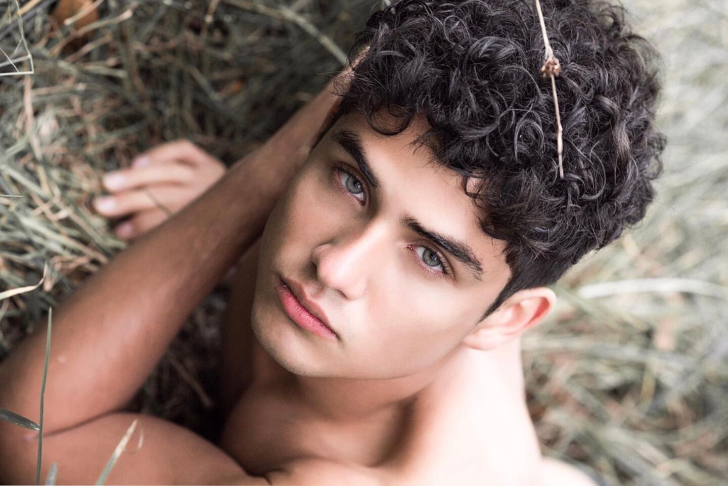 Modelo costarricense David Ulloa figura en la revista británica ‘Vanity ...