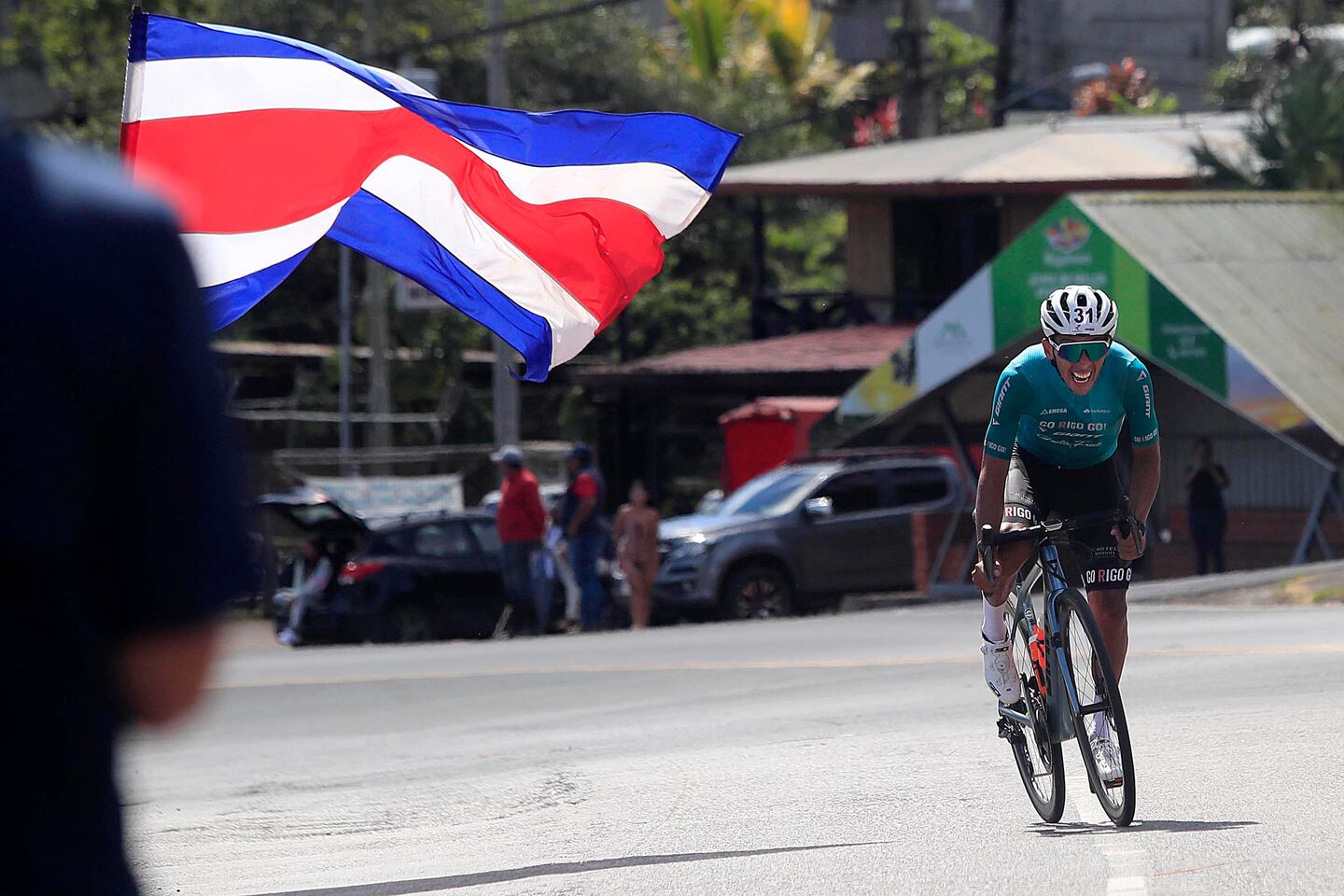 Bryan Salas pasó de no tener bicicleta para entrenar a tocar la gloria ...