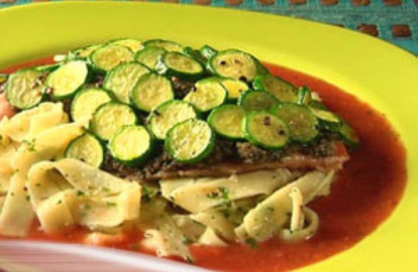 Filete de pargo con escamitas de zucchini | La Nación