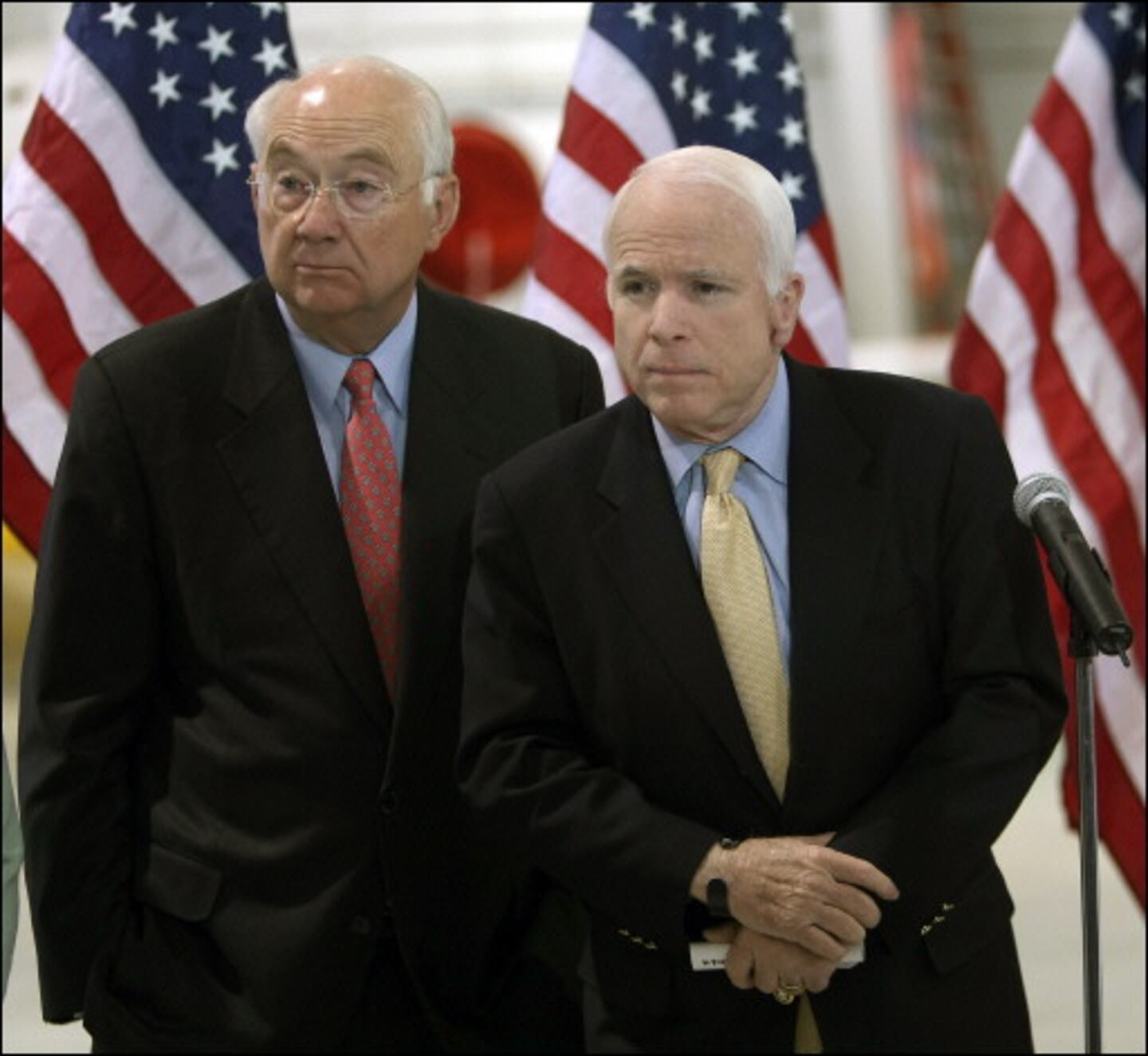 Phil Gramm, uno de los principales asesores de McCain, renuncia a su ...