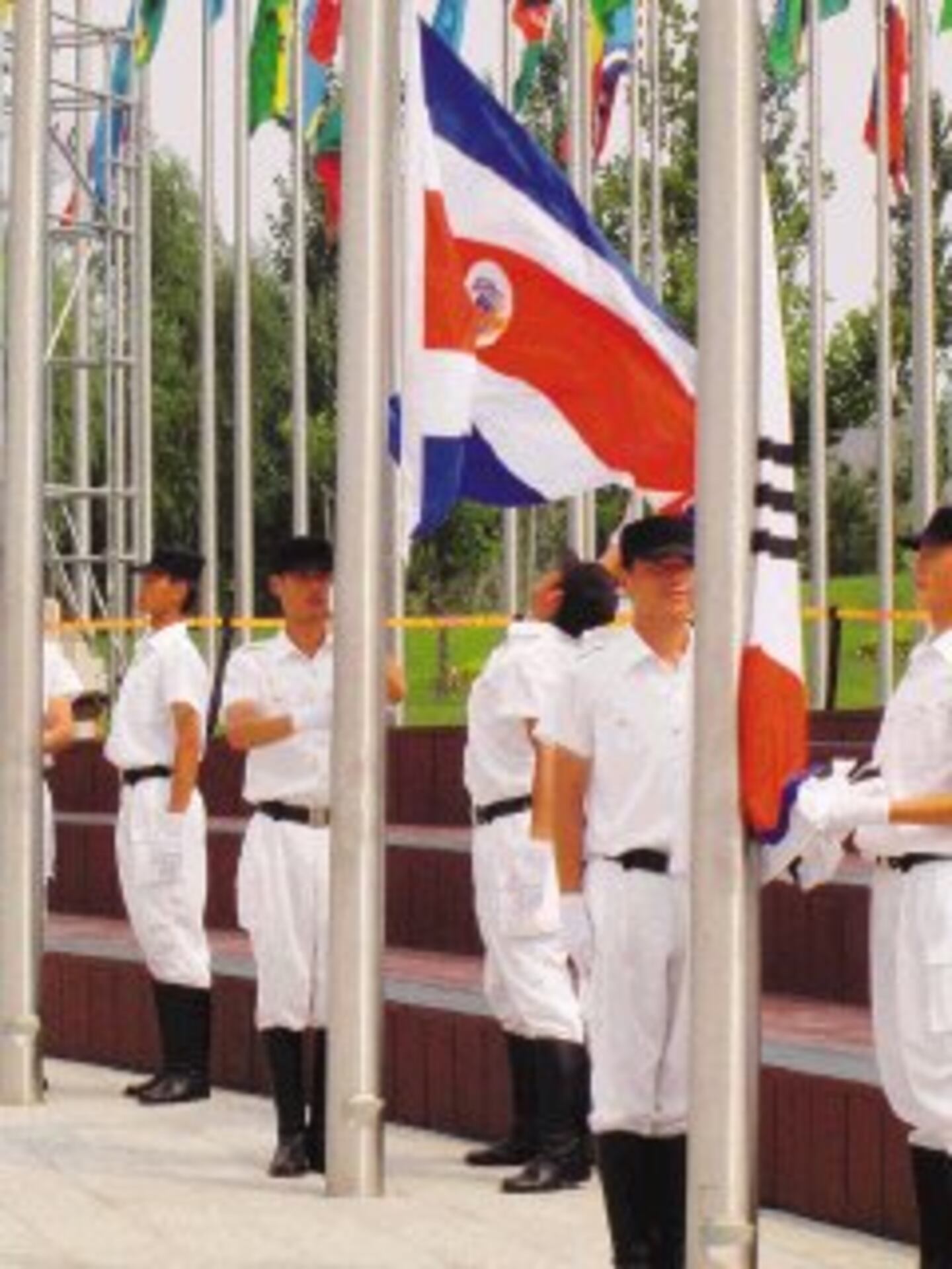 La bandera tica ya ondea en la Villa | La Nación