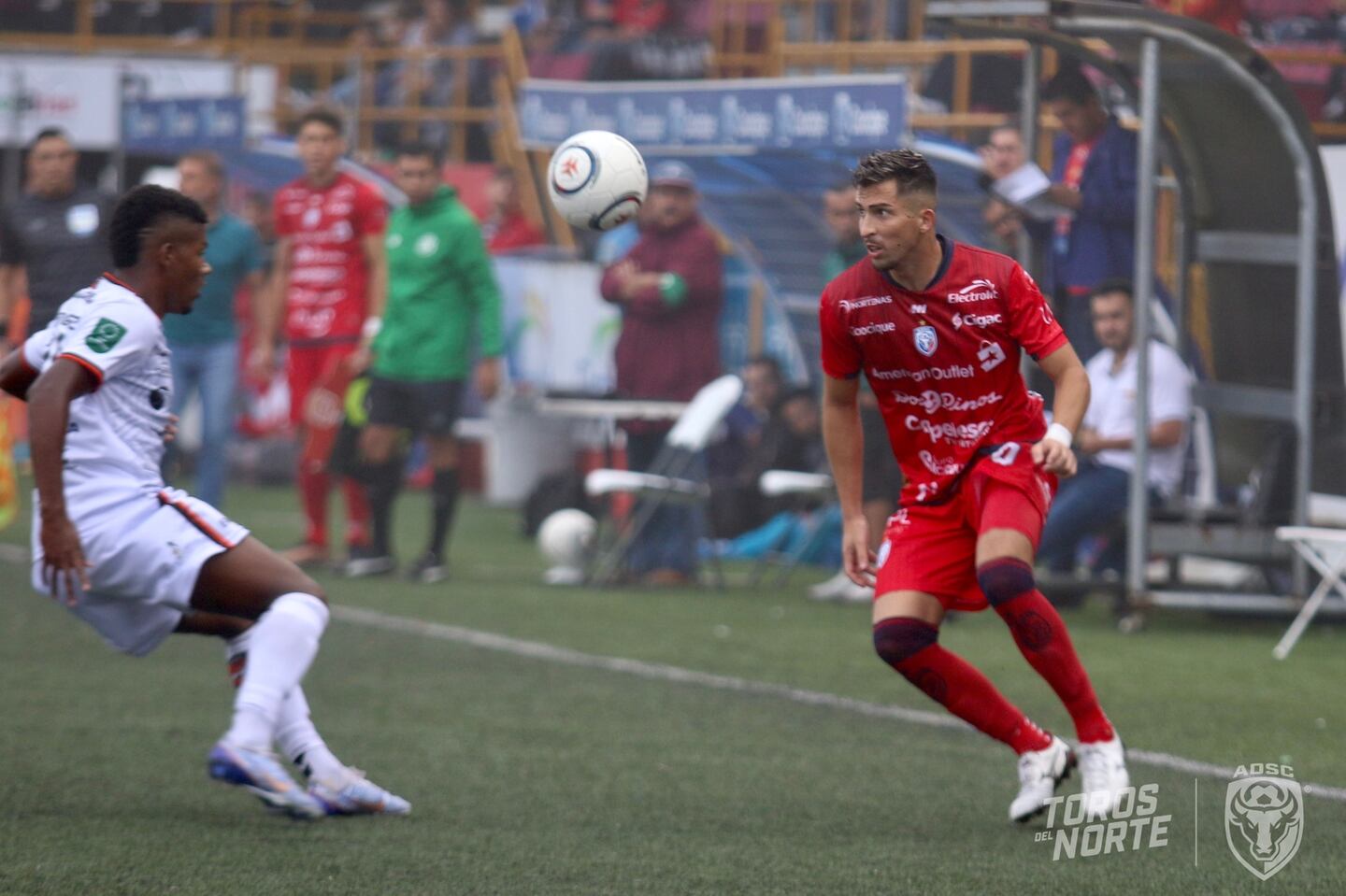 Benjamín Pineda no perdonó nada: cuatro expulsados en juego San Carlos ...