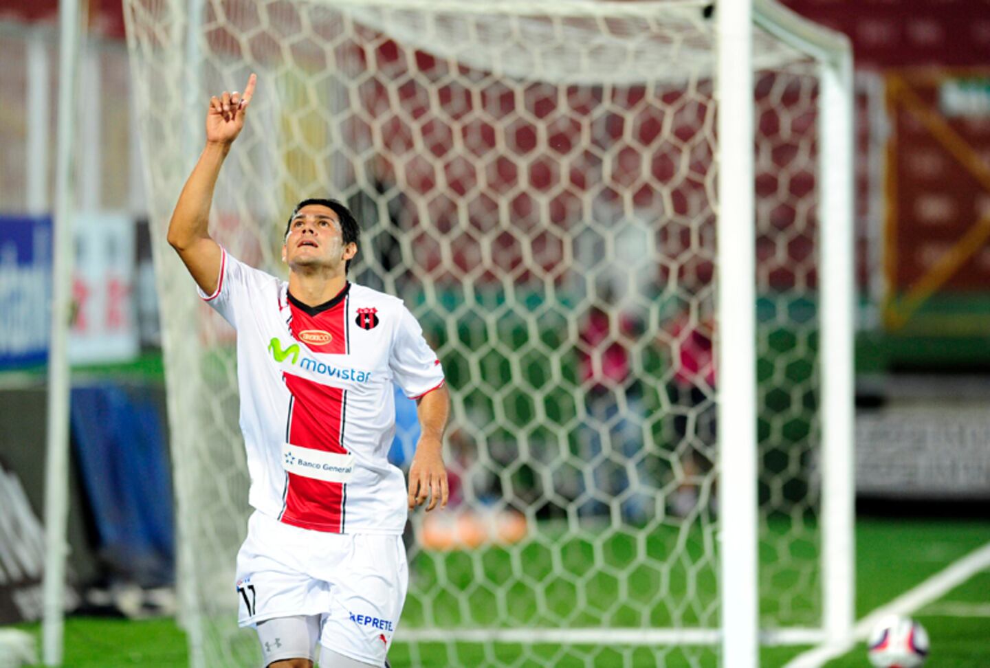 Dexter Lewis fuera seis semanas con Alajuelense; ya volvió Alejandro ...