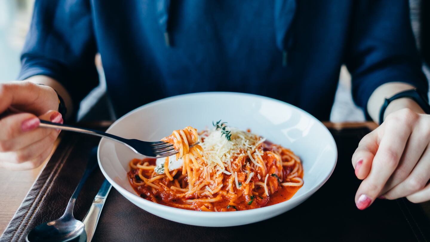 ¿Cómo hacen los italianos para comer pasta a diario y no engordar ...